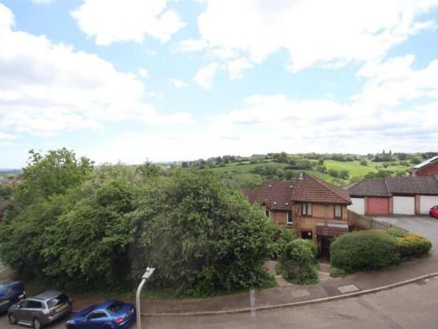 3 bedroom town house for sale in Garland Close, Exeter, EX4