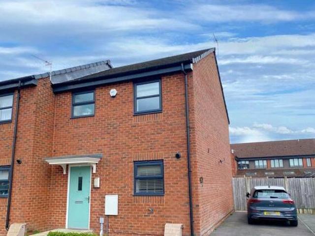 3 Bedroom Town House For Sale In Heywood, Greater Manchester