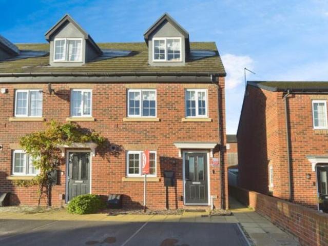 3 bedroom town house for sale in Judd Close, Halfway, Sheffield, S20
