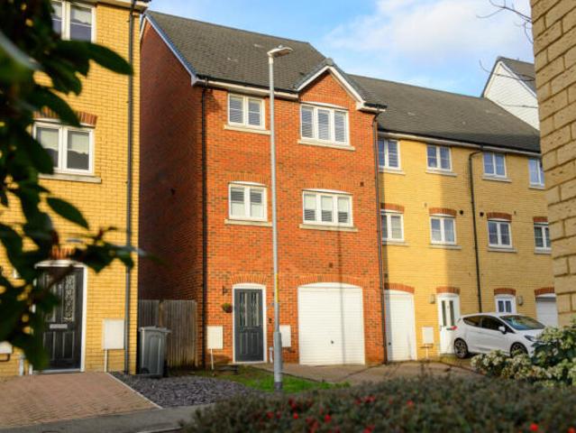 3 bedroom town house for sale in Kings Crescent, Aylesford, ME20