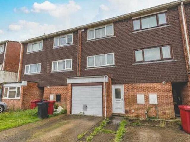 3 Bedroom Town House For Sale In Langley