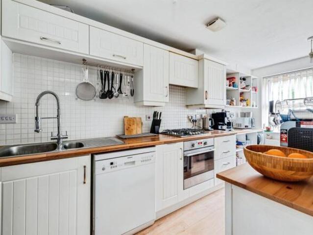 3 bedroom town house for sale in Lavinia Walk, Swindon, SN25