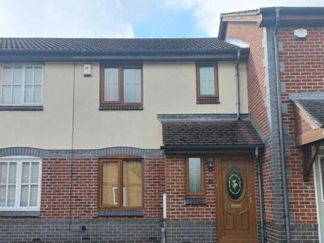 3 Bedroom Town House For Sale In Leeds
