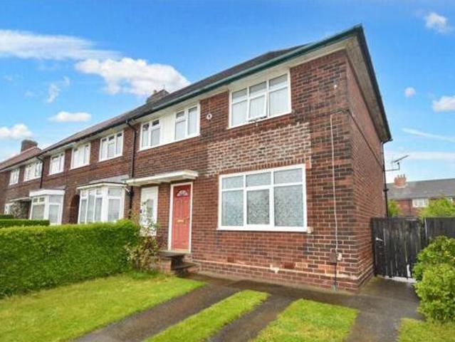 3 Bedroom Town House For Sale In Leeds