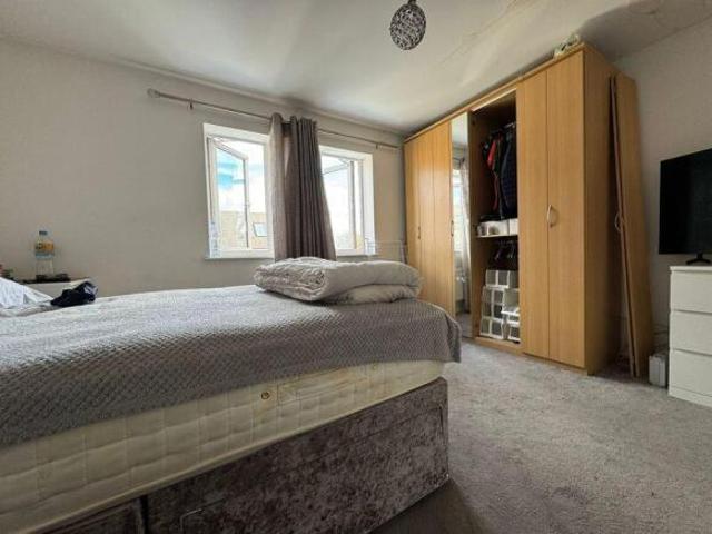 3 bedroom town house for sale in Leicester Road, Luton, LU4