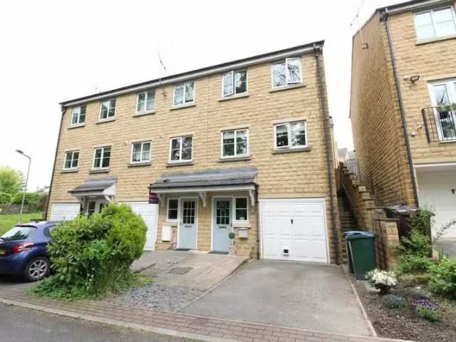 3 bedroom town house for sale in Lisset Mews, East Morton, Kei.
