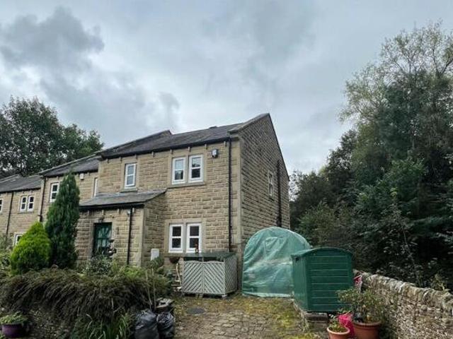 3 Bedroom Town House For Sale In Luddendenfoot, Halifax