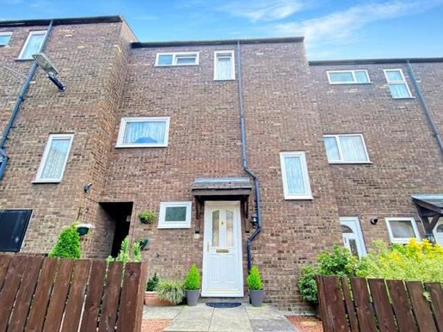 3 Bedroom Town House For Sale In Luton, Bedfordshire