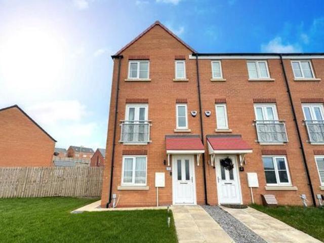 3 Bedroom Town House For Sale In Marine Point