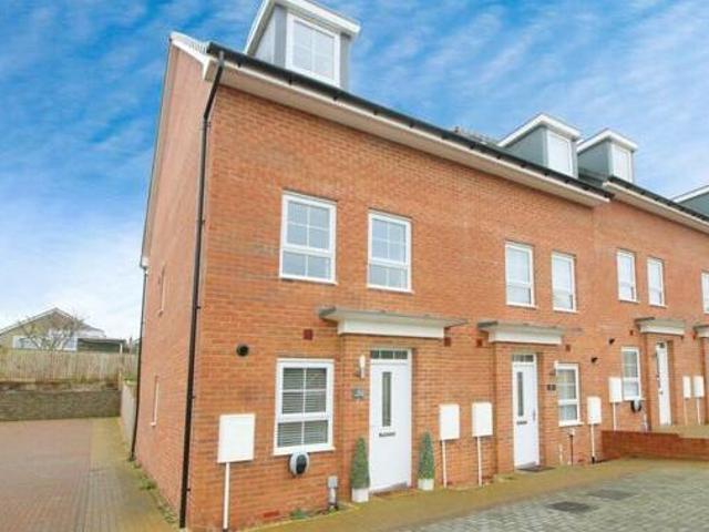 3 Bedroom Town House For Sale In Micklefield