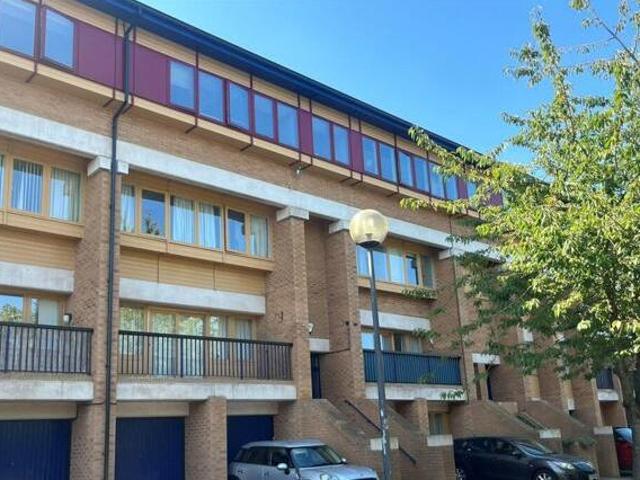 3 Bedroom Town House For Sale In Milton Keynes, Buckinghamshire