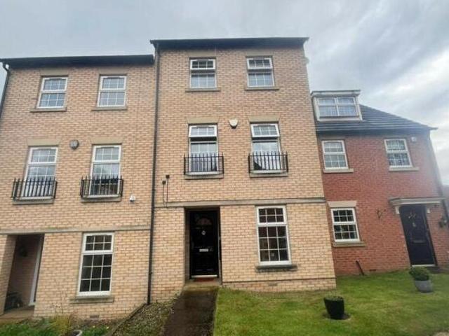 3 Bedroom Town House For Sale In Morley