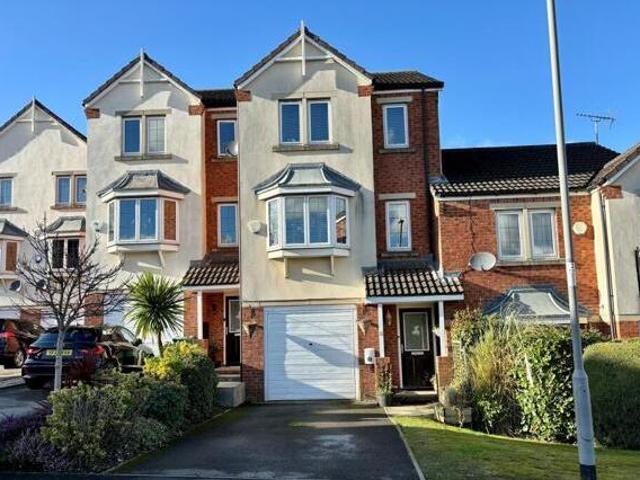 3 Bedroom Town House For Sale In Morley