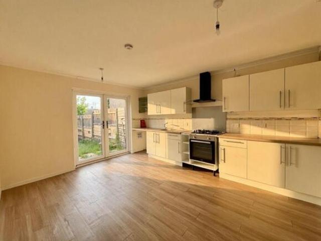 3 bedroom town house for sale in Nethermead Court, Lings, Northampton NN3