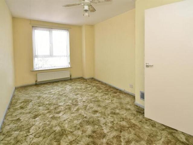 3 bedroom town house for sale in Newbury Close, Leamington Spa, CV31