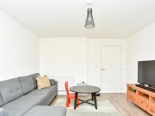 3 Bedroom Town House For Sale In Northfleet, Gravesend