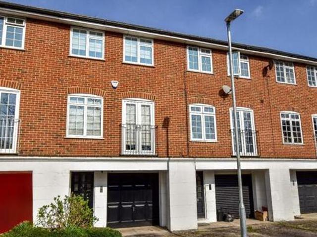 3 Bedroom Town House For Sale In Northwood, Greater London