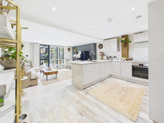 3 bedroom town house for sale in Old Barn Close, Calcot, Reading, RG31