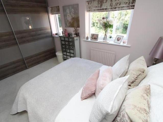 3 bedroom town house for sale in Outlands Rise, Apperley Bridge, BD10
