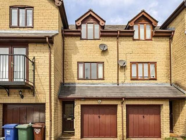 3 Bedroom Town House For Sale In Oxfordshire