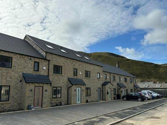 3 Bedroom Town House For Sale In Pudsey Road