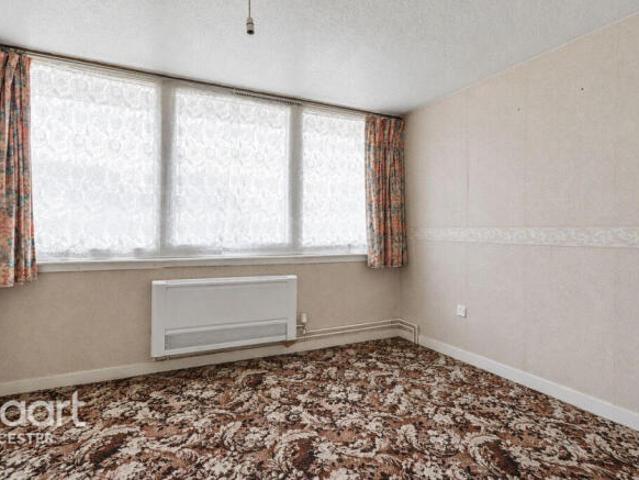 3 bedroom town house for sale in Redpath Close, Leicester, LE4