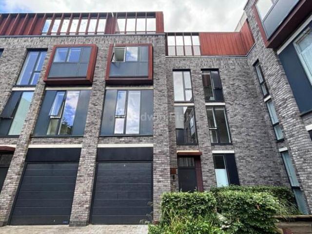 3 bedroom town house for sale in Roof Gardens, Bentinck Street, Castlefield, M15