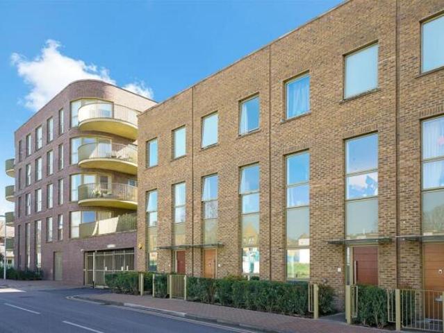 3 bedroom town house for sale in Ryan Close, Kidbrooke, SE3