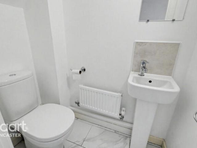 3 bedroom town house for sale in Sceptre Avenue, Bessacarr, Doncaster, DN4