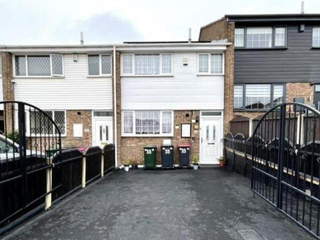 3 Bedroom Town House For Sale In Swallownest, Sheffield
