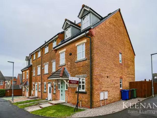 3 bedroom town house for sale in Sweet Briar Close, Clayton Le.
