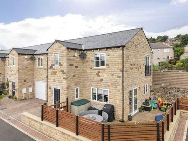 3 bedroom town house for sale in Stockbridge Wharf Riddlesden Keighley West Yorkshire BD20 BD20