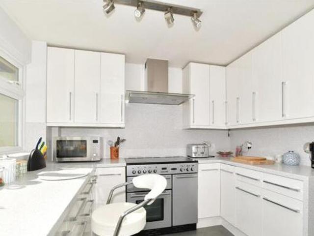 3 Bedroom Town House For Sale In Storrington, Pulborough