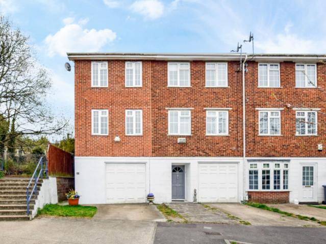 3 bedroom town house for sale in Station Approach, Chelsfield, BR6