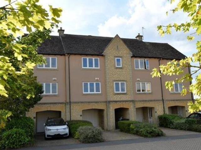 3 Bedroom Town House For Sale In Stamford