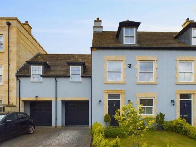 3 Bedroom Town House For Sale In Stamford