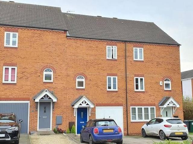 3 bedroom town house for rent in 87 Humber Street DE65