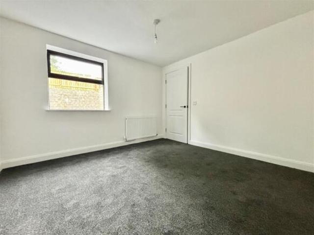 3 bedroom town house for rent in 38b James Street, Thornton, Bradford, BD13