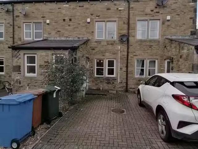 3 bedroom town house for rent in Temperance Square, Hellifield.