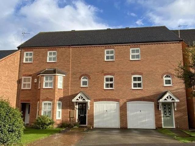 3 bedroom town house for rent in Thames Way Hilton Derby DE65