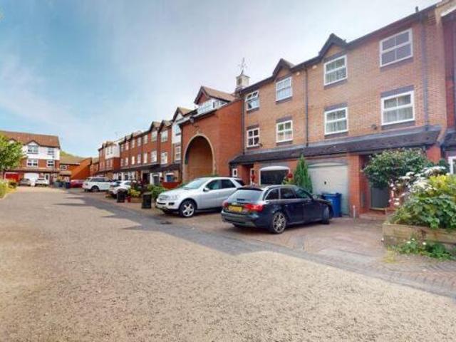 3 bedroom town house for rent in Trinity Courtyard, St Peter's Basin, Newcastle Upon Tyne, NE6
