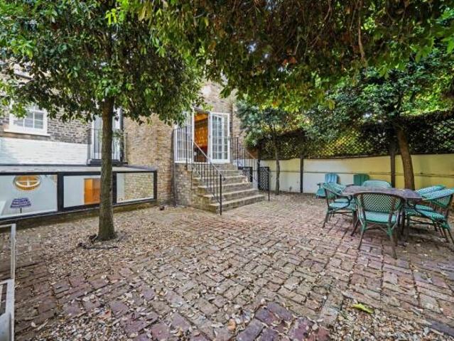 3 bedroom town house for rent in Walton Street, Kensington And Chelsea, London, SW3