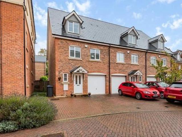 3 bedroom town house for rent in Whitehill Place Virginia Water GU25