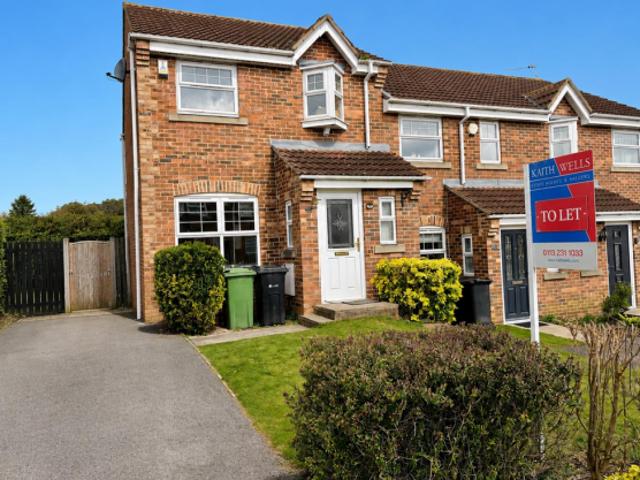 3 bedroom town house for rent in Windmill Court, Wortley, Leeds, LS12