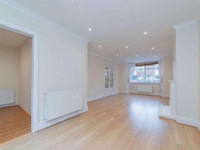 3 bedroom town house for rent in Wymering Road, W9