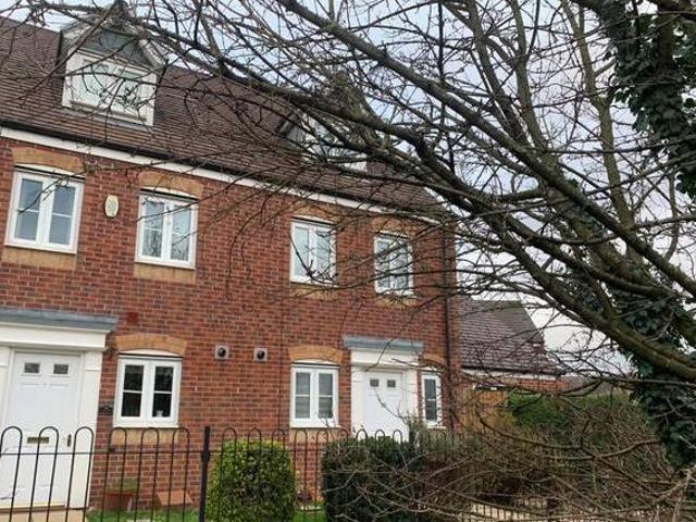 3 bedroom town house for rent in Avon Way Hilton DE65