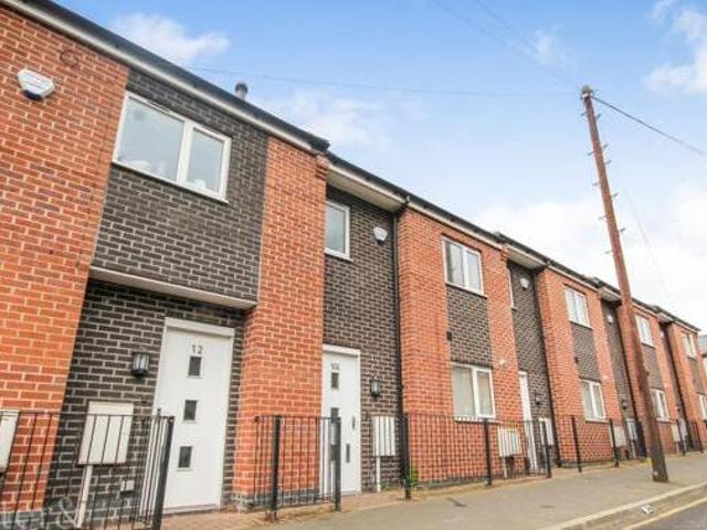 3 Bedroom Town House For Rent In Beeston, Nottingham