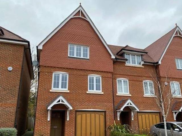 3 bedroom town house for rent in Belmont Road Maidenhead SL6
