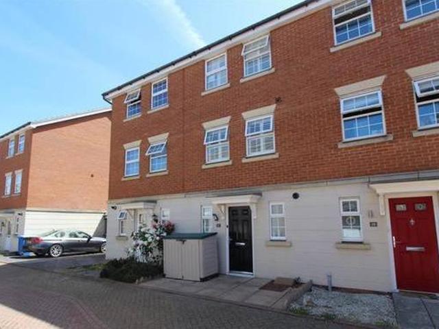 3 bedroom town house for rent in Bismuth Drive Sittingbourne ME10