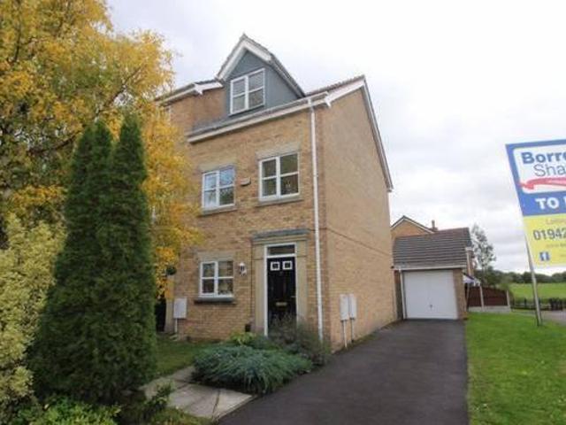 3 bedroom town house for rent in Blackberry Drive Hindley WN2